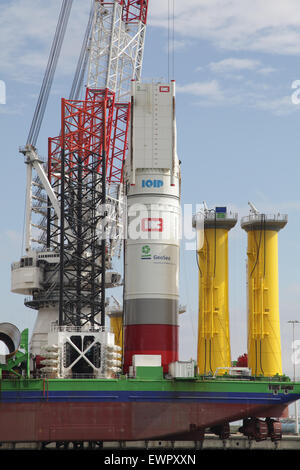 Construction vessel, 'Innovation', carrying Transition pieces in ...