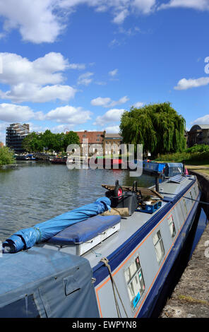lee navigation canal boat, canal living, houseboat Stock Photo - Alamy