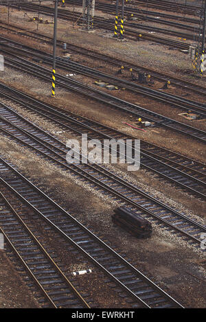 Intersecting railway track Stock Photo - Alamy