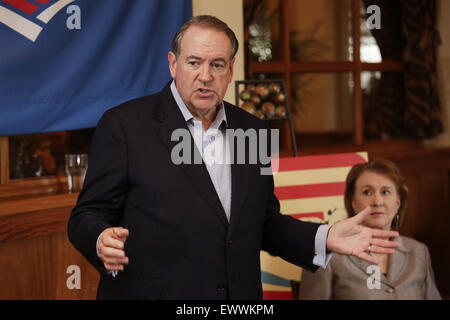Janet Huckabee wife of presidential candidate Mike Huckabee in Wapello ...