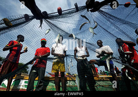 Fishing at a beach outside Freetown in Sierra Leone Stock Photo - Alamy