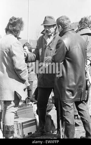 Sean Connery as Detective Sergeant Johnson between takes whilst filming ...