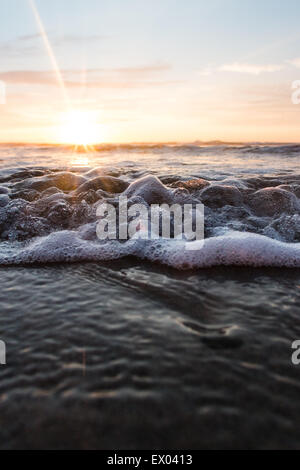 Tide coming in Stock Photo - Alamy