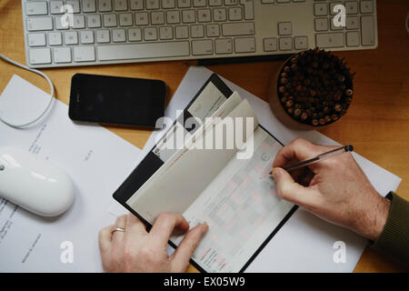 writing a cheque Stock Photo - Alamy