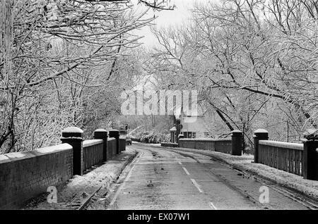 Snow scenes at Sonning, Berkshire. December 1981 Stock Photo - Alamy