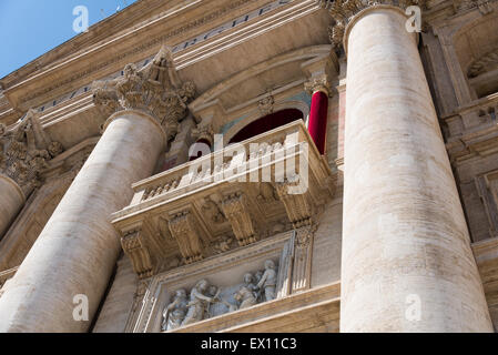 St. Peter's Basilica with Pope's Balcony. Horizontally Stock Photo - Alamy