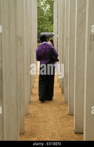 London, UK. 7 July 2005. Relatives and friends commemorate the 7th ...