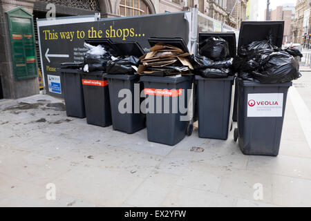 Refuse bin overflowing Stock Photo - Alamy