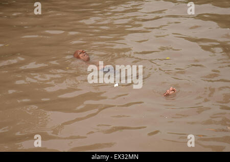 Lahore, Pakistan. 05th July, 2015. A large number of Pakistani people ...