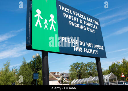 Parent and toddler parking space sign Stock Photo - Alamy