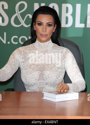 Kim Kardashian appears at Barnes & Noble for a book signing for her new ...