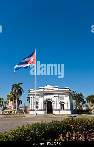 Cuban flag in door, Santa Clara, Cuba Stock Photo - Alamy