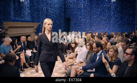 Dior and I brings the viewer inside the storied world of the Christian ...