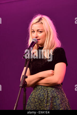 Australian singer-songwriter Kate Miller-Heidke performs at the Apple ...