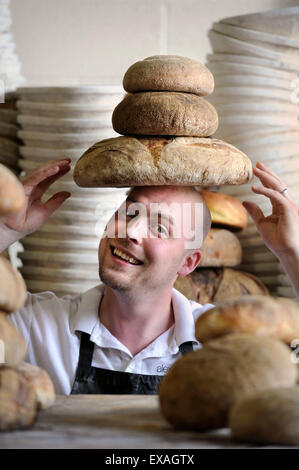 The artisan baker Alex Gooch at his in Hay-on-Wye bakery in ...