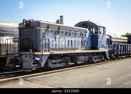 EMD sw 8 railroad locomotive switcher yellow rear view Stock Photo - Alamy