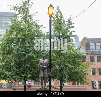 Statue of Abraham Lincoln, Lincoln Square, Manchester Stock Photo - Alamy