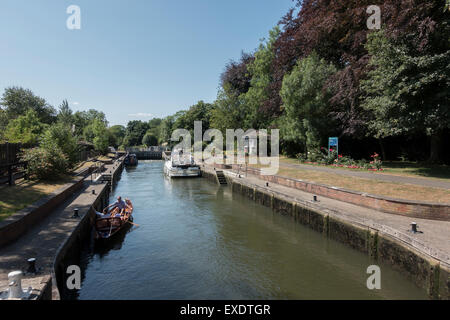 Romney Lock on the River Thames at Windsor, Berkshire, England ©Stan ...