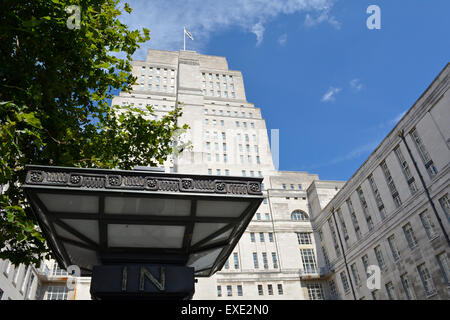 Charles Holden's Senate House, University of London, Malet Street ...