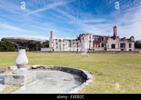 The ruins of Dungeness Mansion on Cumberland Island, Georgia, USA Stock ...