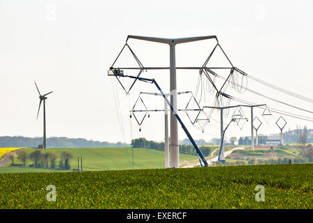 Construction of T-Pylons at National Grids training centre in Eakring ...