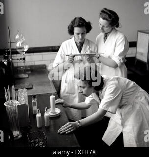 1950s, historical, students in a research laboratory at Leeds ...