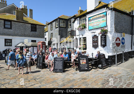 Drinkers at the historic Sloop Inn, St Ives, Cornwall, England, UK ...