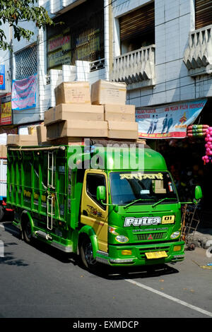 workers unload boxes Stock Photo - Alamy