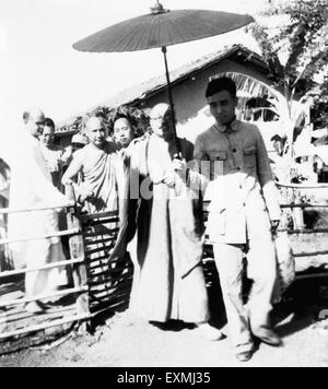 Mahadev Desai with Japanese Buddhist monks, Sevagram Ashram, Sewagram ...