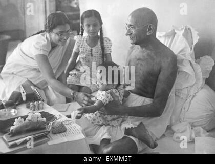 Mahatma Gandhi playing with Aruna Desai Birla House ; Mumbai ; 1944 ...
