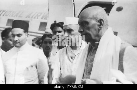 Jawaharlal Nehru with Sardar Vallabhbhai Patel Stock Photo - Alamy