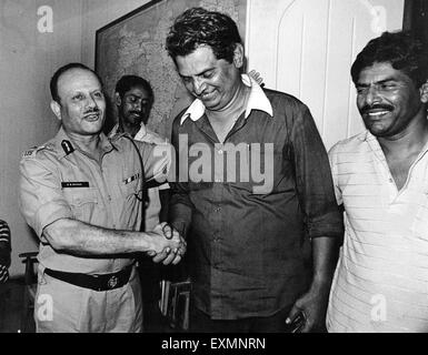 Police officers about to shake hands mumbai maharashtra India Stock ...