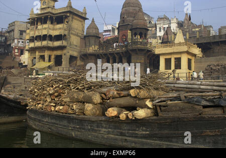 Funeral pyre at Manikarnika Ghat, Varanasi, Banaras, Benaras, Kashi ...