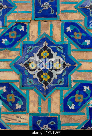 Mosaic pattern with ceramic tiles, Isfahan province, Isfahan, Iran ...