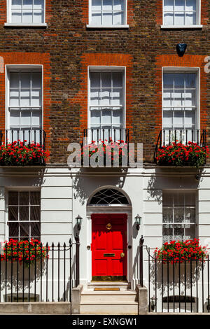 Beautiful House Exterior, Near Trafalgar Square, London, England Stock ...