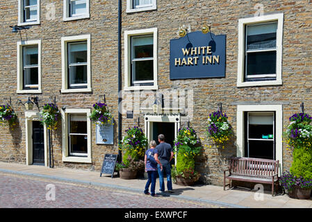 The White Hart pub in Hawes, Wensleydale, Yorkshire Dales National Park ...