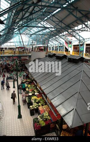 HUNGARY, Budapest: Pest, Lehel Csarnok / Lehel Food Market / Interior ...