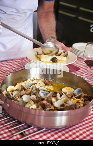 Hake in green sauce. Basque Country cuisine Stock Photo - Alamy