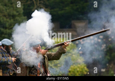 Scottish soldiers in a reenactment of the Jacobite rising of 1745 in ...