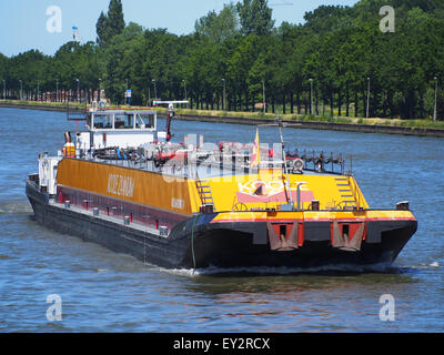 The *Volharding 8*, a container ship with the ENI number 02014120, is ...