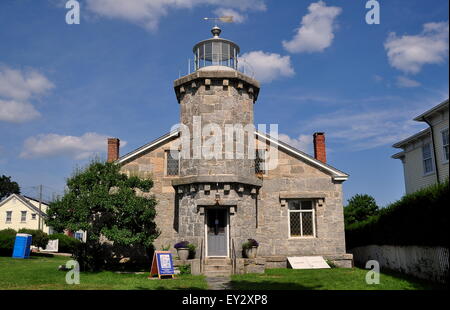 Stonington, Connecticut: The 1840 solid granite Old Lighthouse Museum ...