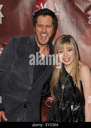 Luke Bryan and Jennette McCurdy The 2010 American Country Awards at MGM ...