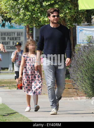Actor Jason Bateman spending quality time with his dad Kent and ...