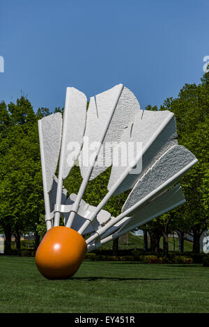 Shuttlecocks, Claes Oldenburg and Coosje van Bruggen, The Nelson Atkins ...