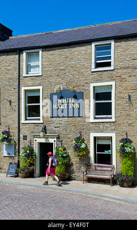 The White Hart pub in Hawes, Wensleydale, Yorkshire Dales National Park ...