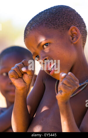 kalahari bushman child Stock Photo - Alamy