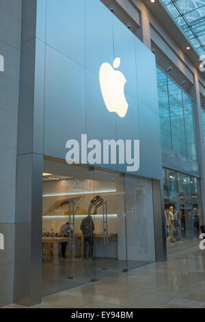apple store in Birmingham bullring shopping centre UK Stock Photo - Alamy