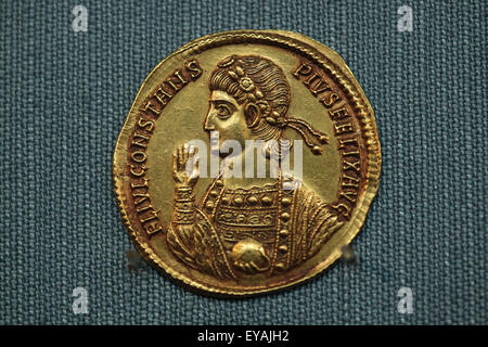 Golden medallion (double solidus) of Emperor Diocletian. Roman golden ...