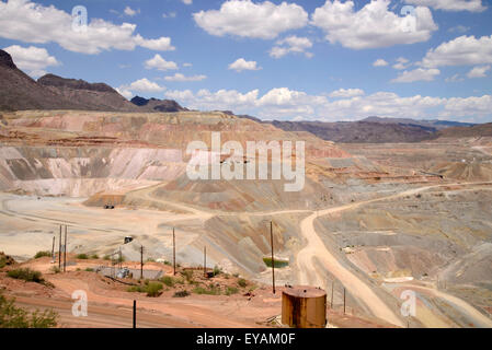 Open pit copper mine, Ray Mine, ASARCO Grupo Mexico, Ray Operations ...