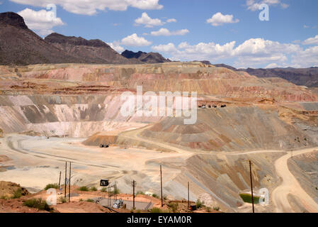 Open pit copper mine, Ray Mine, ASARCO Grupo Mexico, Ray Operations ...